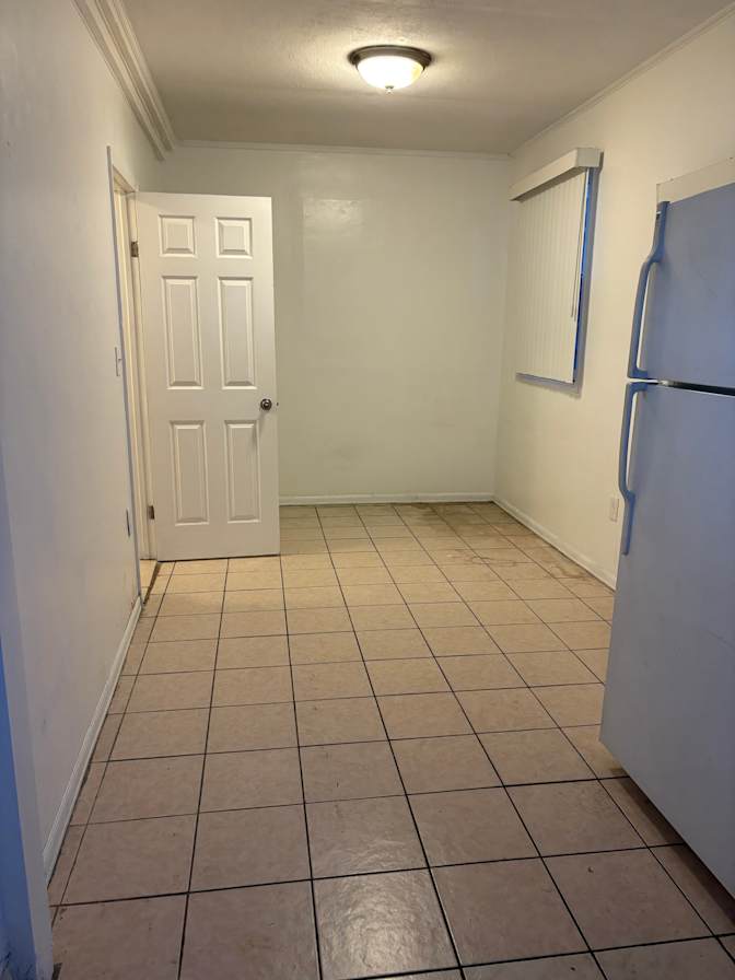 Furnished studio with 1 bedroom and 1 bathroom | Waln... – Roomies.com