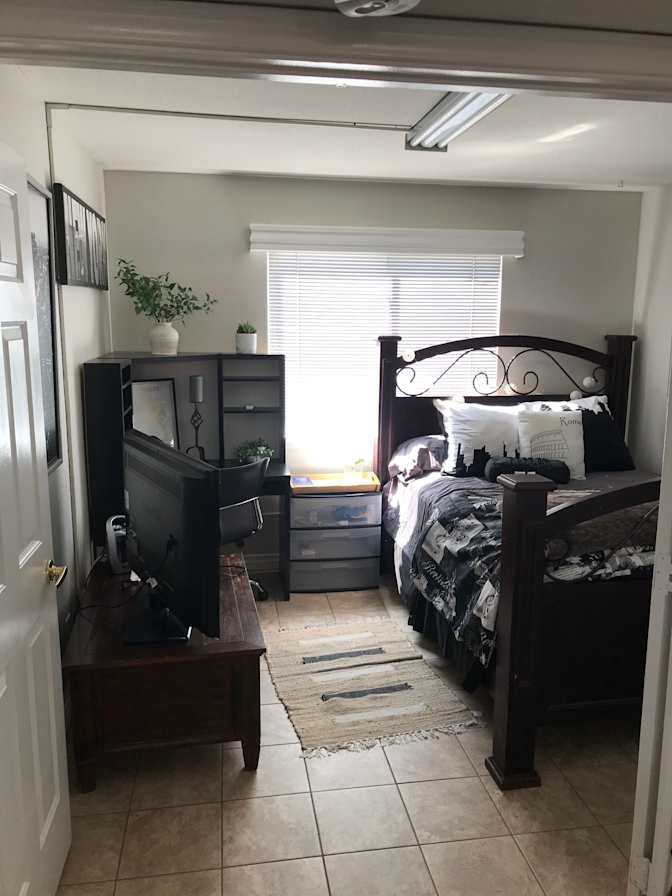 Private room to rent in share house | Spring Valley L... – Roomies.com