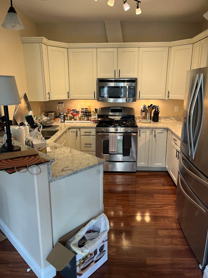 Unfurnished room in a townhouse | Hollybrook Cir, Anc... – Roomies.com