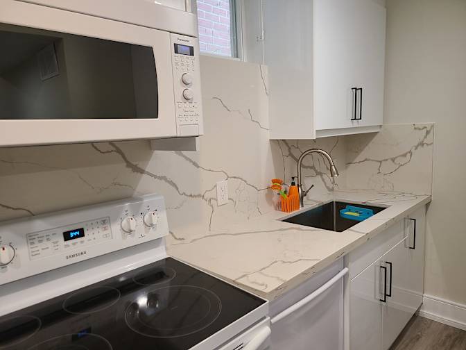 Furnished room in a basement | Clark Avenue, Thornhill... – Roomies.ca