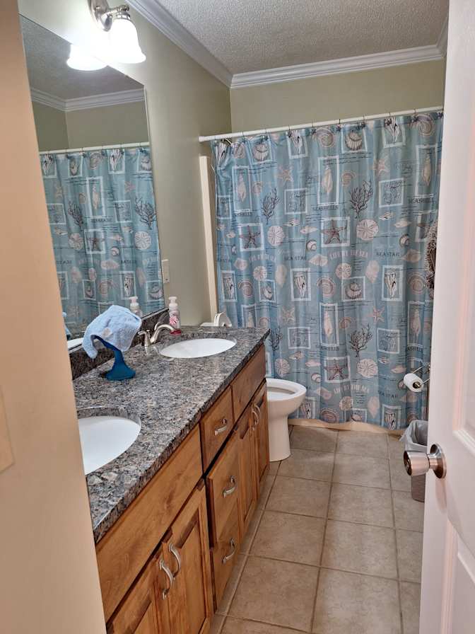 Shared unfurnished room in a house | Rose Street, Moo... – Roomies.com