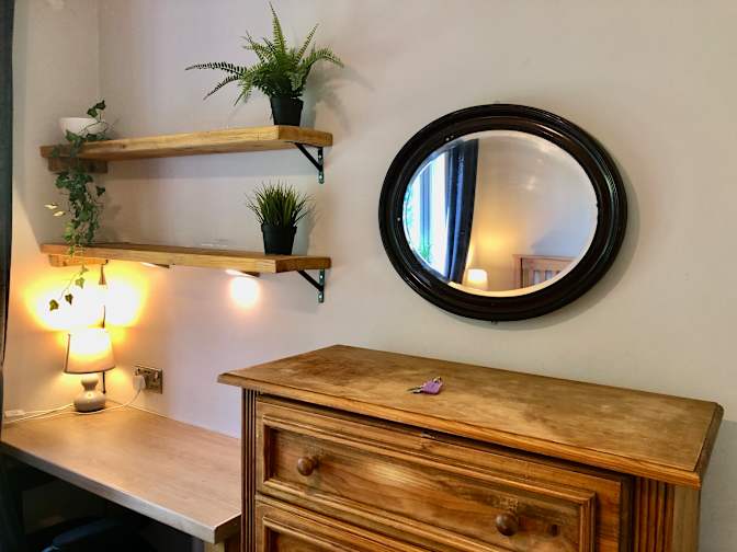 Furnished room in a house | Cleeve Road, Leatherhea... – Roomies.co.uk