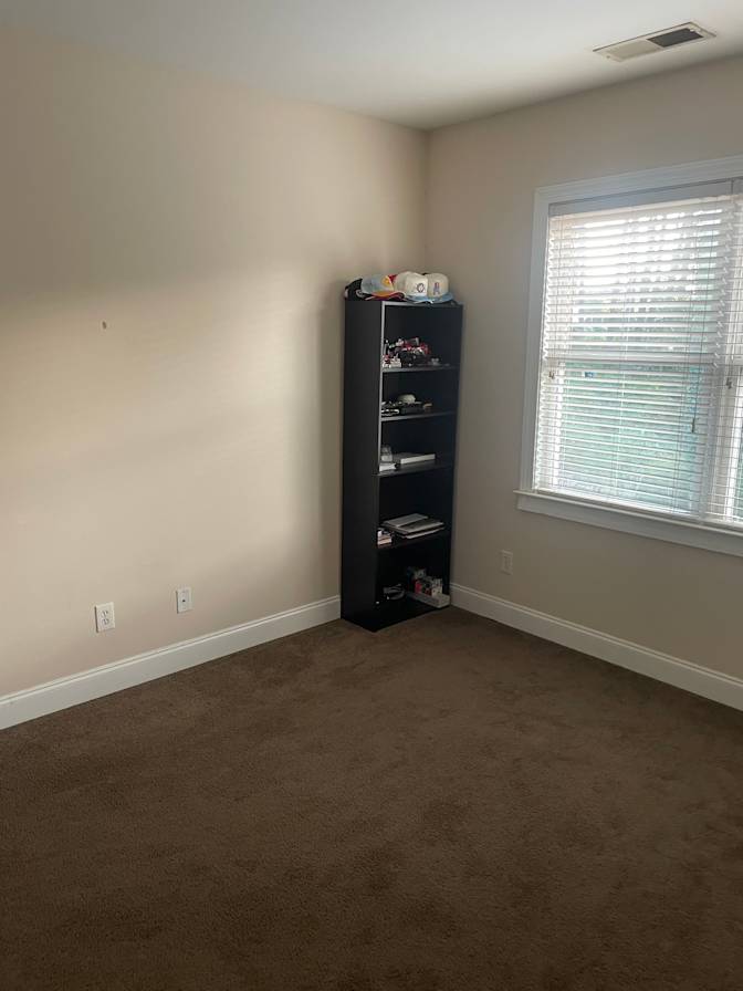 Private room to rent in share house | Moreland Drive... – Roomies.com