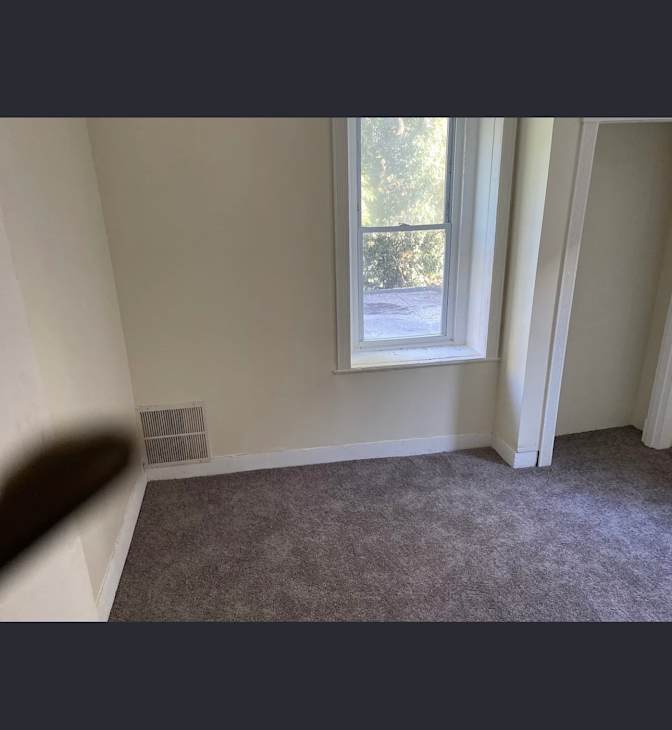 Unfurnished room in a townhouse | North 16th Street,... – Roomies.com