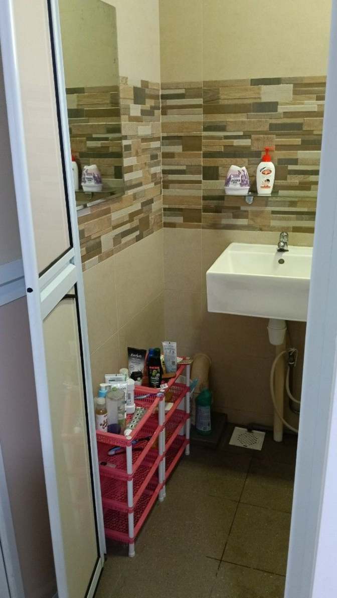 Furnished room with own bathroom in an apartment | Cle... – Roomies.sg