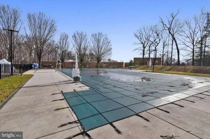 Unfurnished room with ensuite in a townhouse | Columb... – Roomies.com