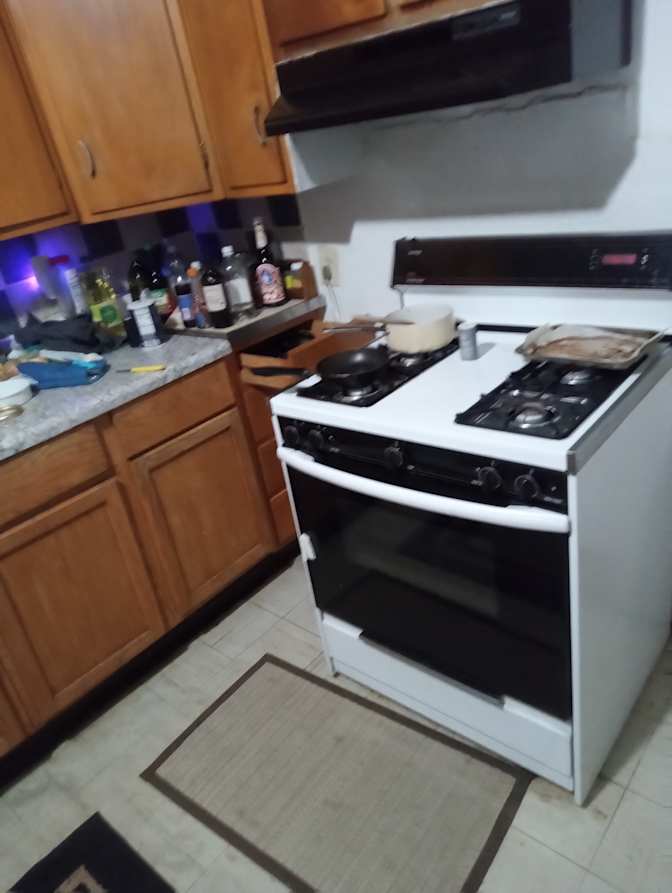 Furnished room with own bathroom in a house | Bloomin... – Roomies.com