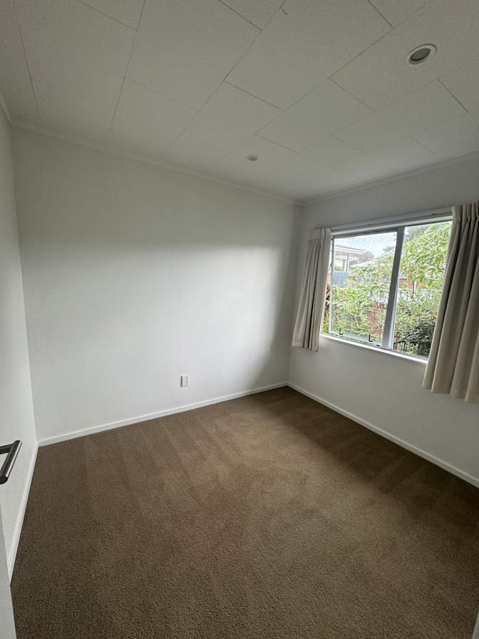 Furnished room in a house | Henderson, Auckland 061... – Roomies.co.nz