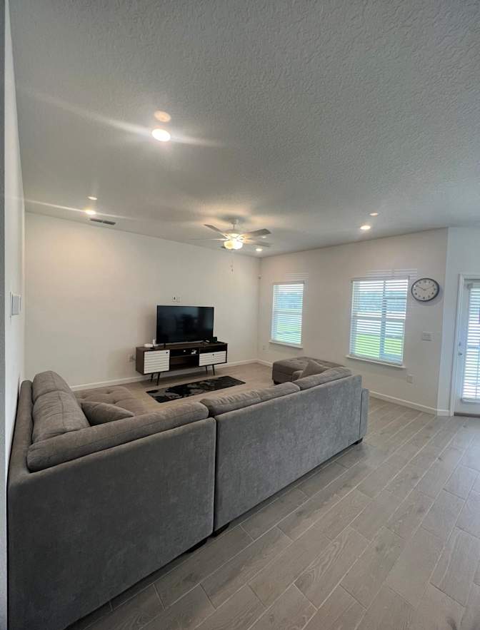 Furnished room in a house | Lake Sinclair Street, St... – Roomies.com