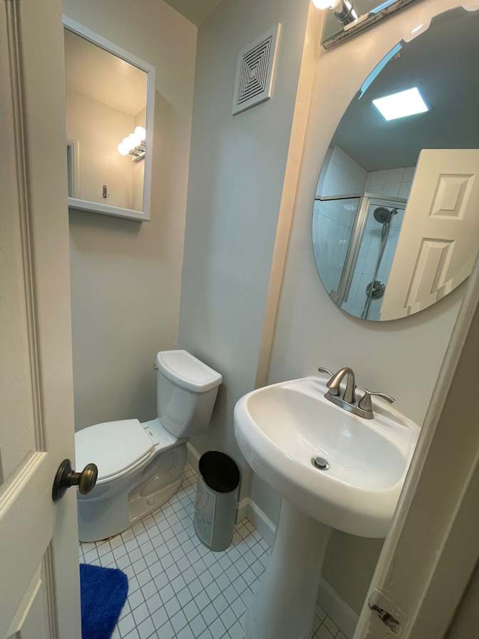 Furnished room with own bathroom in a basement | Arli... – Roomies.com