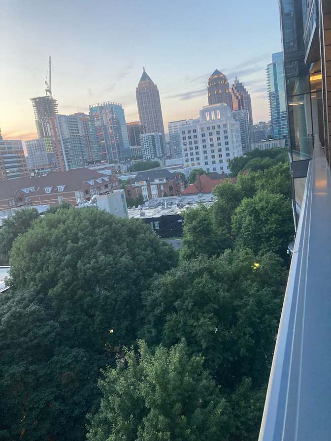 Furnished studio with 1 bedroom and 1 bathroom | Atla... – Roomies.com