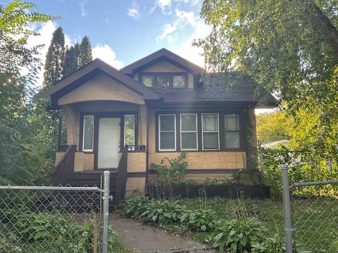 Unfurnished room in a house | North Logan Avenue, Min... – Roomies.com