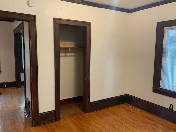 Unfurnished room in a house | North Logan Avenue, Min... – Roomies.com