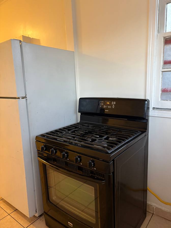 Furnished studio with 1 bedroom and 1 bathroom | Waln... – Roomies.com