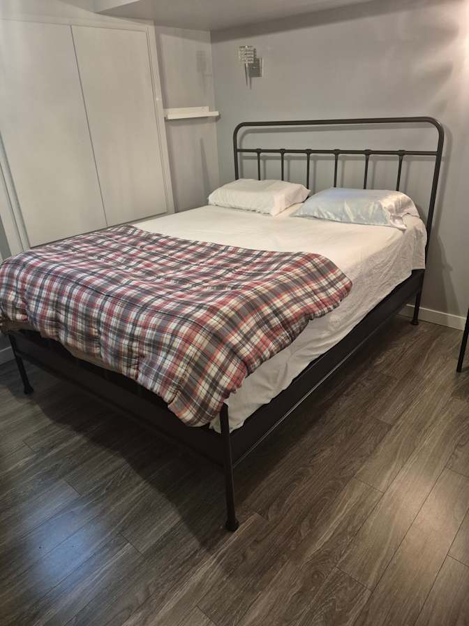 Shared furnished room in an apartment | Wood Sage Cres... – Roomies.ca