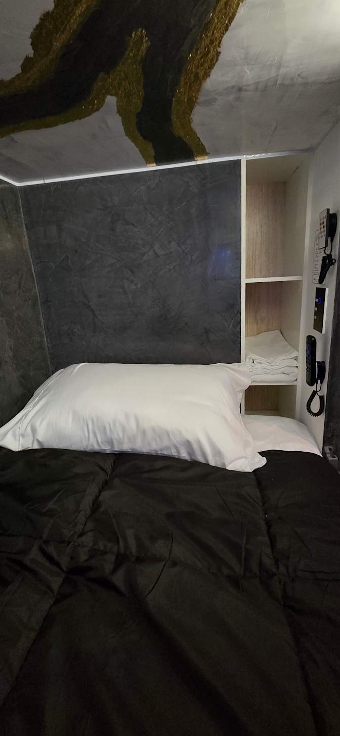 Shared furnished room in a condo | 88th Avenue, Queen... – Roomies.com