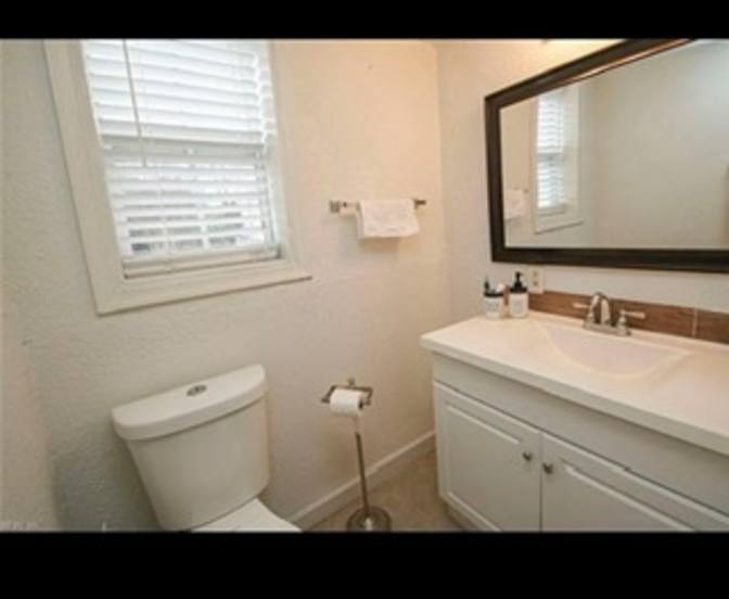 Private room to rent in share house | Kecoughtan Road... – Roomies.com